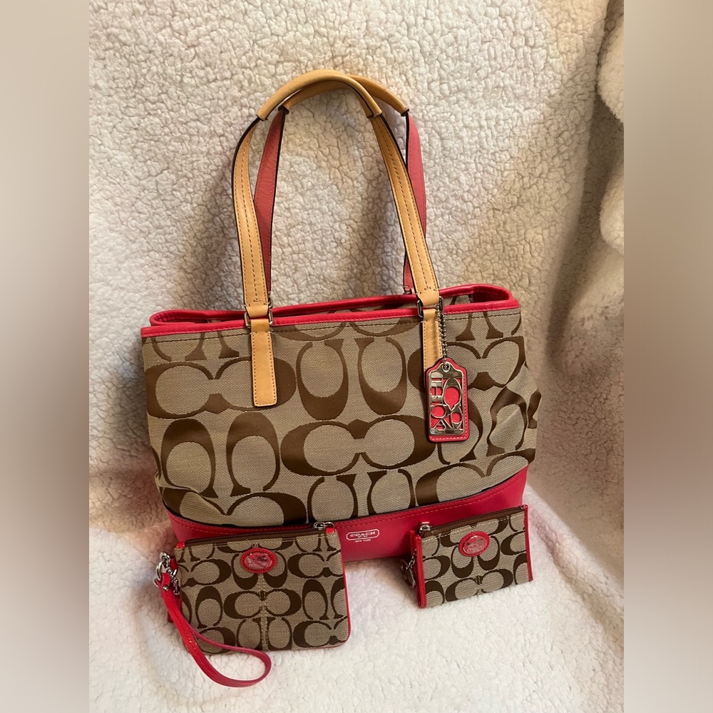 Pre-Owned Coach - Hamptons Weekend Signature Color Bl… - Gem